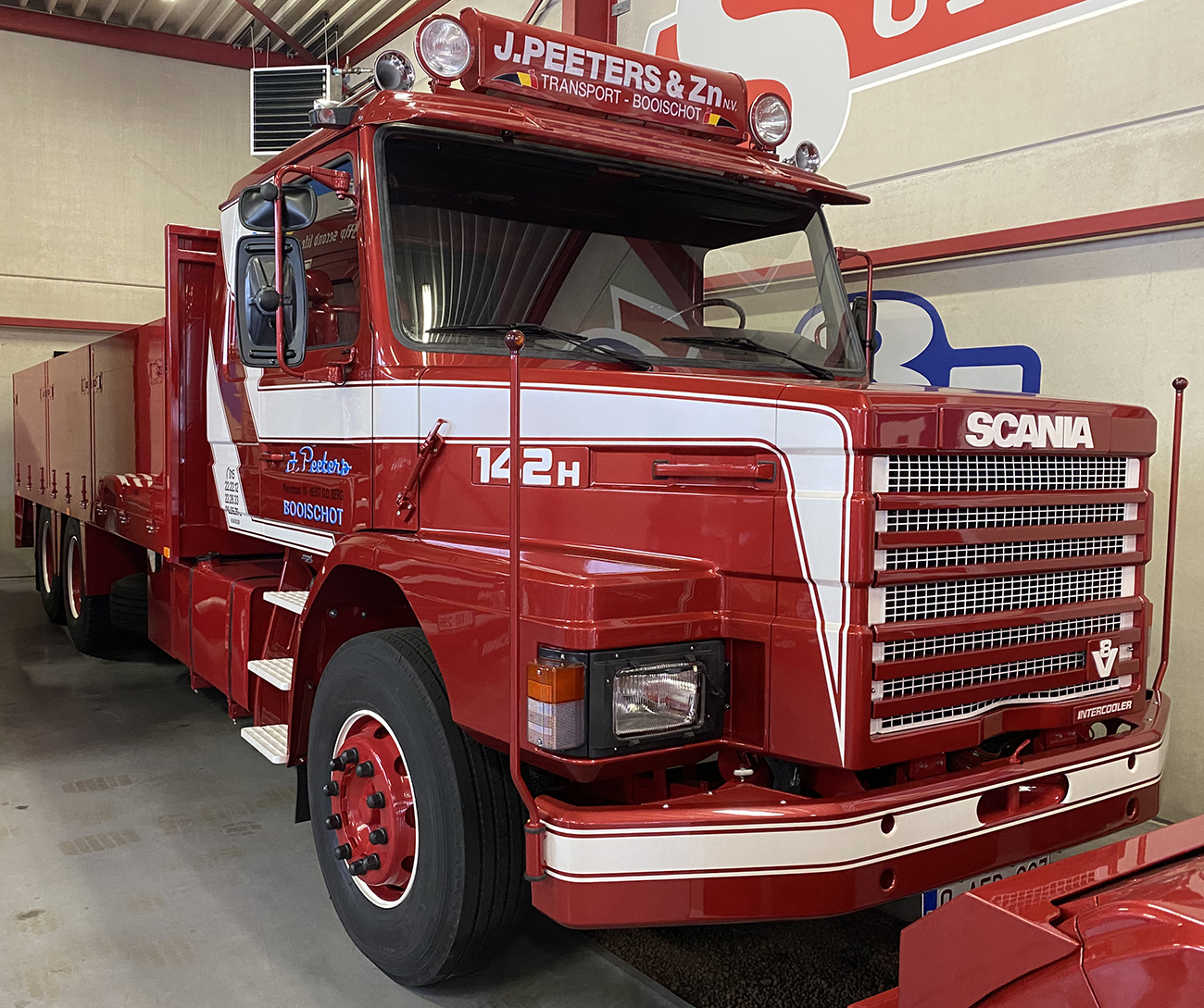 SCANIA 142 Torpedo 6x2 porteur plateau PEETERS - MiniTruck.fr