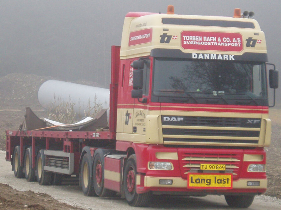DAF XF95 Super Space Cab 6x2 avec remorque plateau 3 essieux RAFN ...